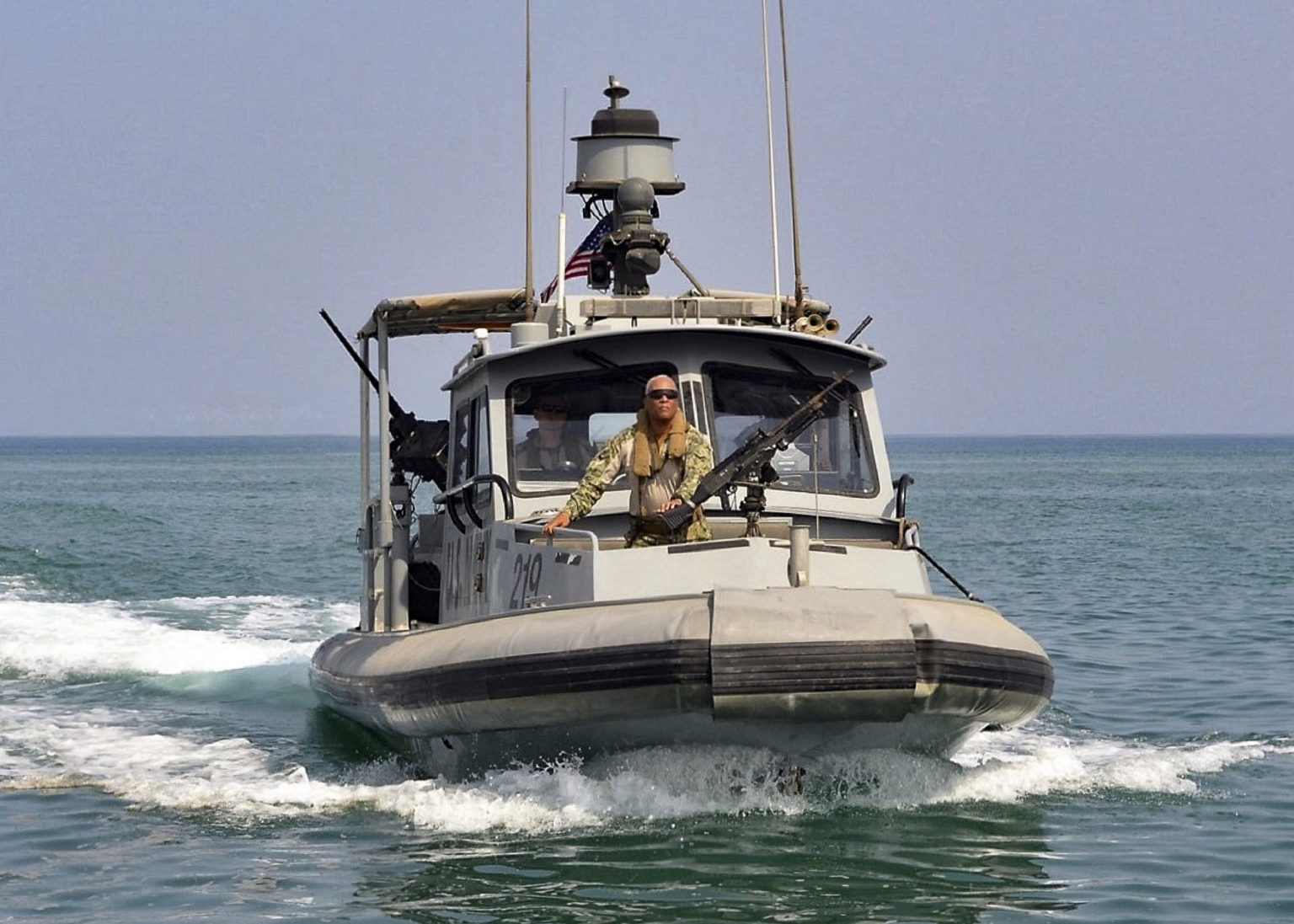 34-футовые малые сторожевые катера типа Sea Ark Dauntless ВМС США ...