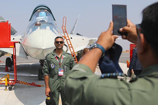 The Russian Su-57E made its first flight in India. The fighter aroused ...