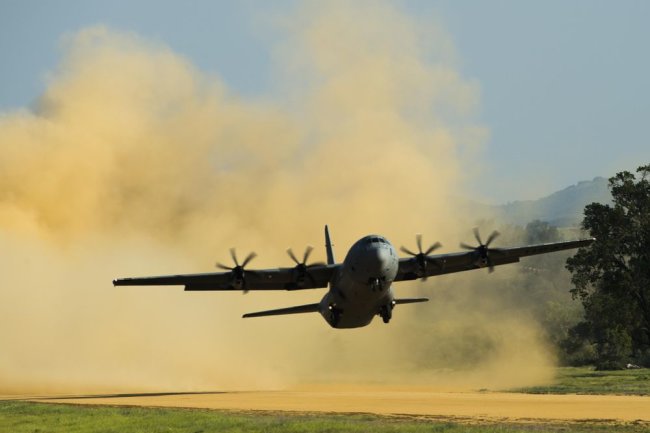 The C-130 crash in the Philippines was shown on video - ВПК.name