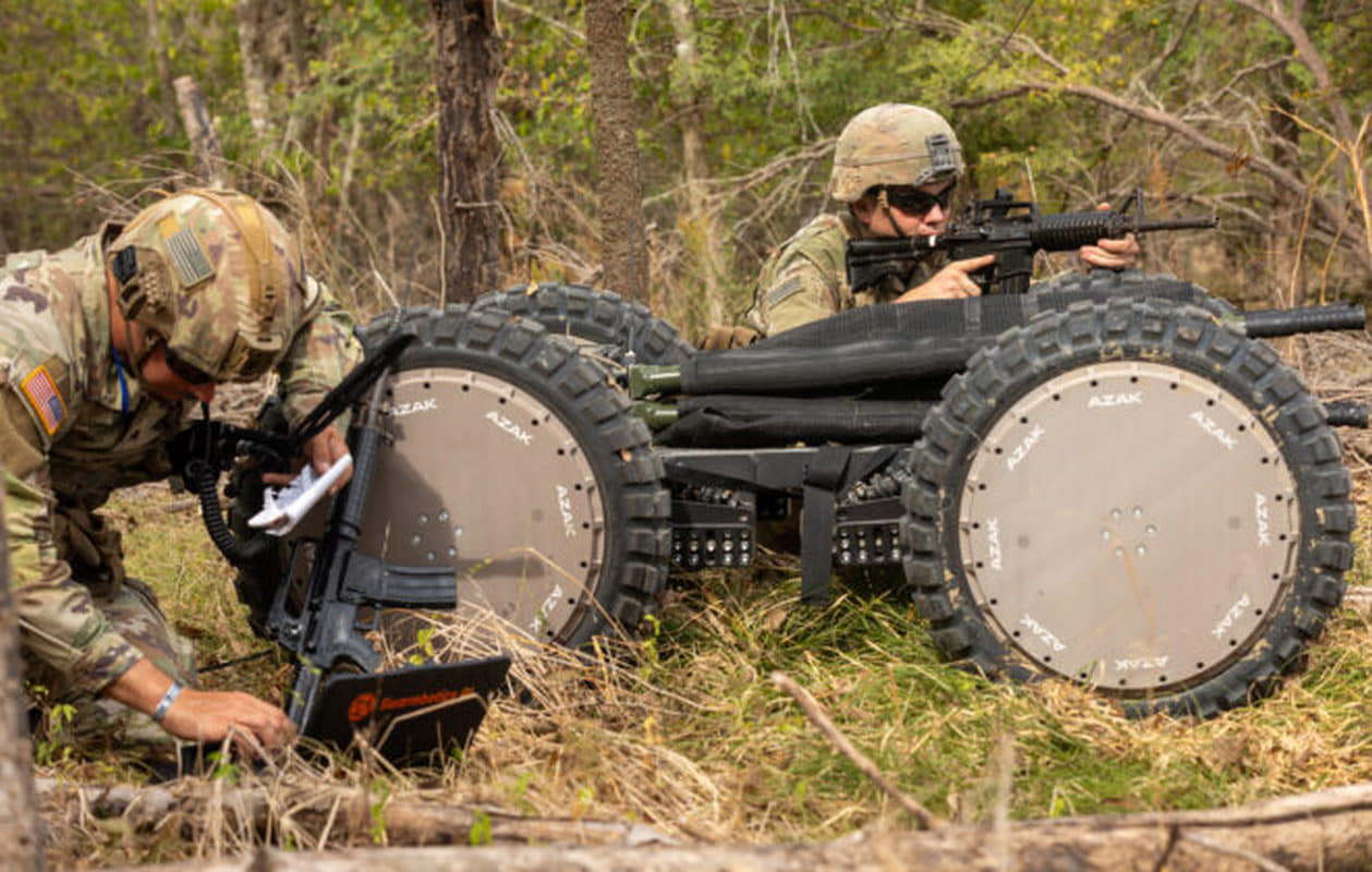 AZAK wheeled robotic platform with unique configuration - ВПК.name