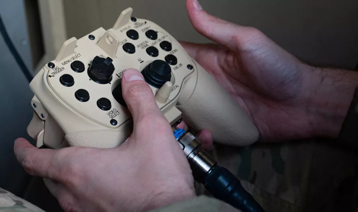 The US military controls weapons and equipment using custom game ...