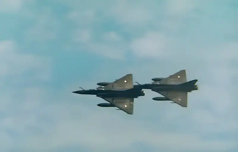 They flew without identification marks: photos of Mirage 2000-5F ...