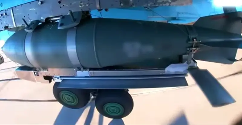 Применение авиационных бомб ФАБ-3000 с УМПК по позициям националистов ...