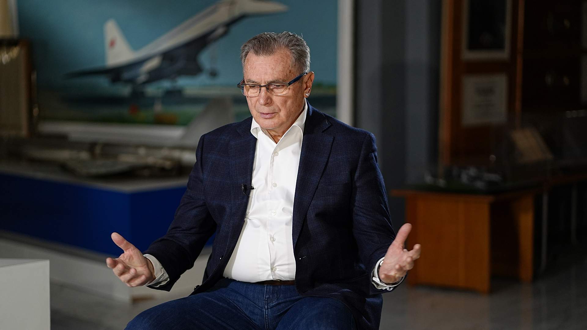 "Russia is developing a helicopter that turns into an airplane in ...