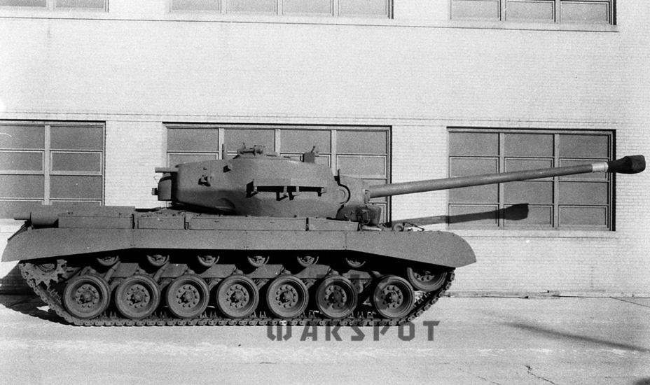 За счёт того, что высота танка почти не изменилась, Heavy Tank T32 ...